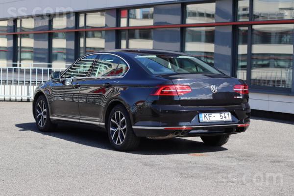 Black Volkswagen Passat B8 2015 in Riga, with an engine capacity of 1.80 L and mileage of 203 thousand km for 8790 €, photo 4 on AUTOMOTO.COM.LV