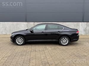 Black Volkswagen Passat B8 2015 in Riga, with an engine capacity of 1.40 L and mileage of 141 thousand km for 10500 €, photo 5 on AUTOMOTO.COM.LV