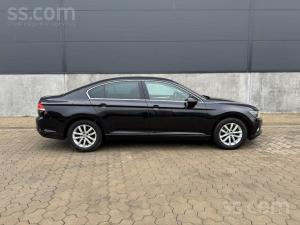 Black Volkswagen Passat B8 2015 in Riga, with an engine capacity of 1.40 L and mileage of 141 thousand km for 10500 €, photo 6 on AUTOMOTO.COM.LV
