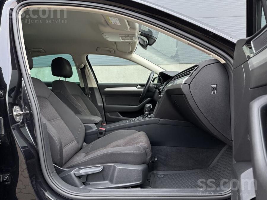 Black Volkswagen Passat B8 2015 in Riga, with an engine capacity of 1.40 L and mileage of 141 thousand km for 10500 €, photo 13 on AUTOMOTO.COM.LV