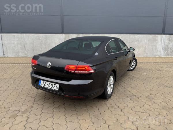 Melns Volkswagen Passat B8 2015 Rīga, ar dzinēja tilpumu 1.40 L un nobraukumu 142 tūkst. km par 9990 €, foto 4 vietnē AUTOMOTO.COM.LV