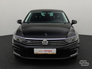 Black Volkswagen Passat B8 2016 in Vilnius, with an engine capacity of 1.40 L and mileage of 155 thousand km for 14399 €, photo 3 on AUTOMOTO.COM.LV
