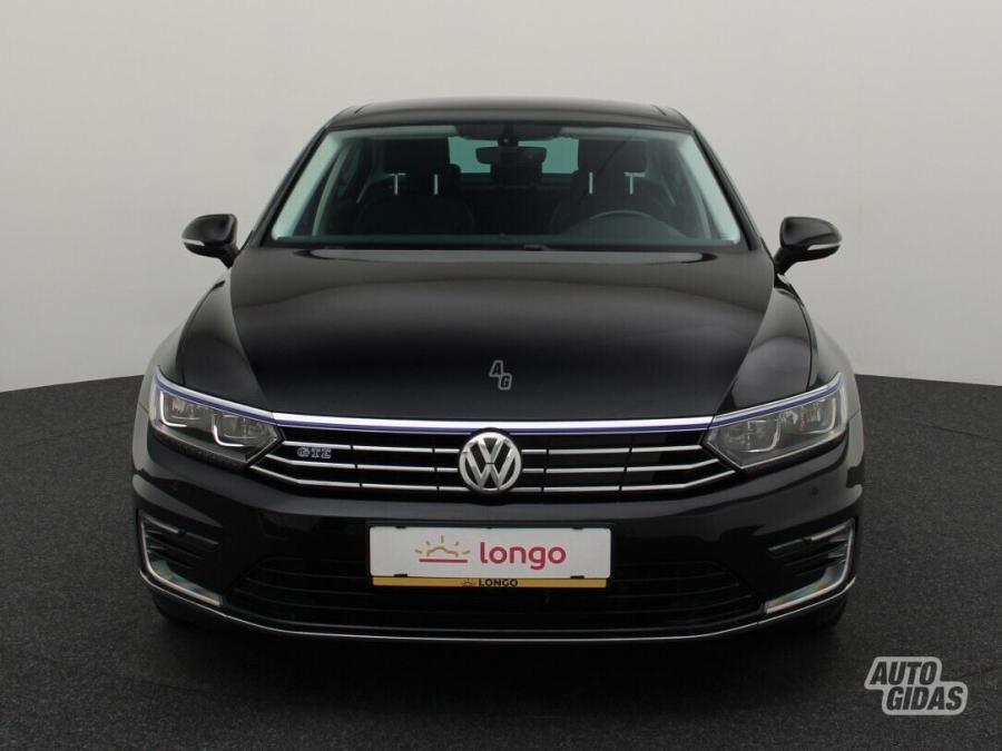 Black Volkswagen Passat B8 2016 in Vilnius, with an engine capacity of 1.40 L and mileage of 155 thousand km for 14399 €, photo 3 on AUTOMOTO.COM.LV