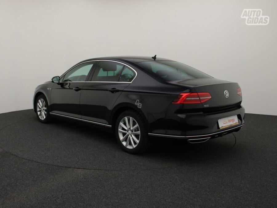 Black Volkswagen Passat B8 2016 in Vilnius, with an engine capacity of 1.40 L and mileage of 155 thousand km for 14399 €, photo 7 on AUTOMOTO.COM.LV