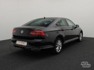 Black Volkswagen Passat B8 2016 in Vilnius, with an engine capacity of 1.40 L and mileage of 155 thousand km for 14399 €, photo 8 on AUTOMOTO.COM.LV