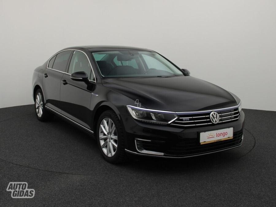 Black Volkswagen Passat B8 2016 in Vilnius, with an engine capacity of 1.40 L and mileage of 155 thousand km for 14399 €, photo 10 on AUTOMOTO.COM.LV