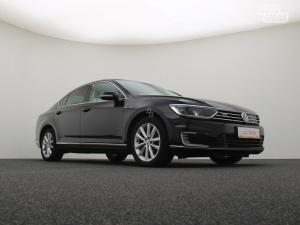 Black Volkswagen Passat B8 2016 in Vilnius, with an engine capacity of 1.40 L and mileage of 155 thousand km for 14399 €, photo 11 on AUTOMOTO.COM.LV