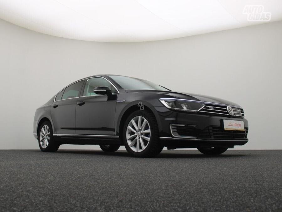 Black Volkswagen Passat B8 2016 in Vilnius, with an engine capacity of 1.40 L and mileage of 155 thousand km for 14399 €, photo 11 on AUTOMOTO.COM.LV