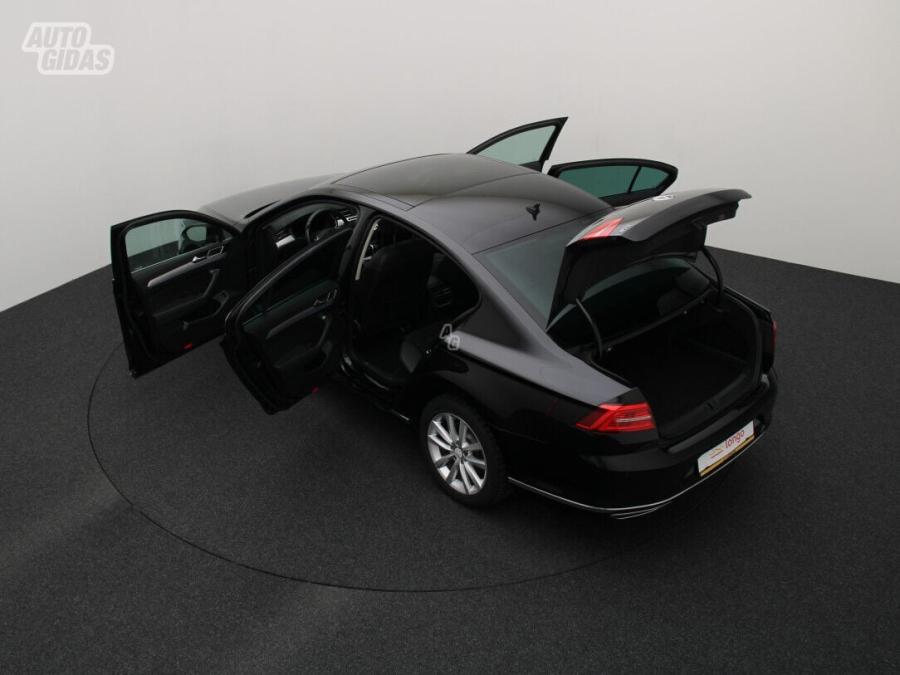 Black Volkswagen Passat B8 2016 in Vilnius, with an engine capacity of 1.40 L and mileage of 155 thousand km for 14399 €, photo 13 on AUTOMOTO.COM.LV