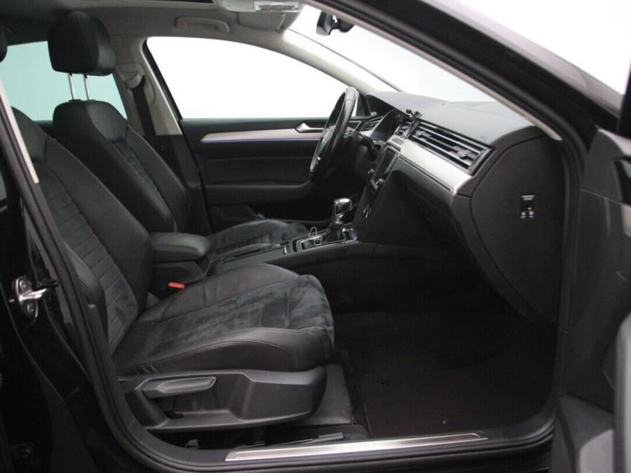 Black Volkswagen Passat B8 2016 in Vilnius, with an engine capacity of 1.40 L and mileage of 155 thousand km for 14399 €, photo 14 on AUTOMOTO.COM.LV