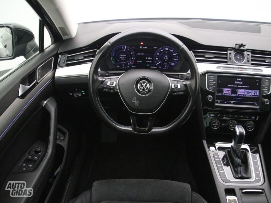 Black Volkswagen Passat B8 2016 in Vilnius, with an engine capacity of 1.40 L and mileage of 155 thousand km for 14399 €, photo 17 on AUTOMOTO.COM.LV