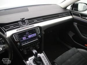 Black Volkswagen Passat B8 2016 in Vilnius, with an engine capacity of 1.40 L and mileage of 155 thousand km for 14399 €, photo 21 on AUTOMOTO.COM.LV