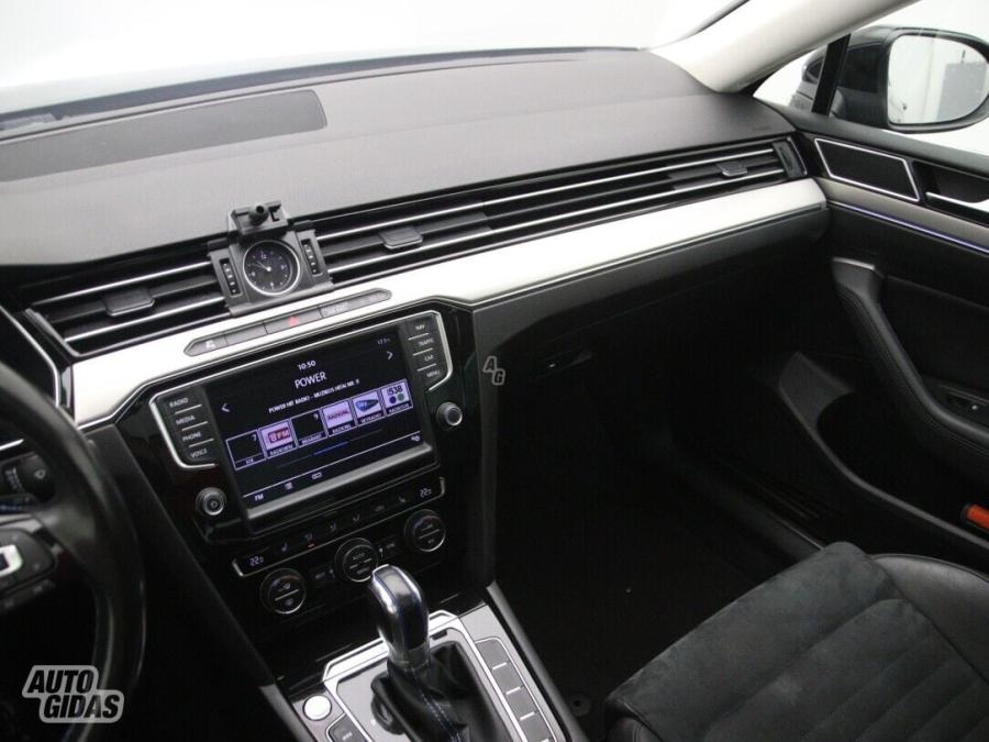 Black Volkswagen Passat B8 2016 in Vilnius, with an engine capacity of 1.40 L and mileage of 155 thousand km for 14399 €, photo 21 on AUTOMOTO.COM.LV