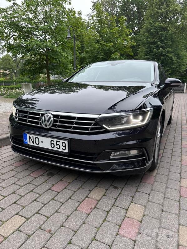 Black Volkswagen Passat B8 2016 in Liepaja, with an engine capacity of 2.00 L and mileage of 307 thousand km for 10350 €, photo 2 on AUTOMOTO.COM.LV