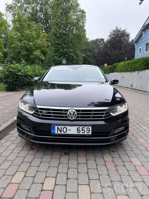 Black Volkswagen Passat B8 2016 in Liepaja, with an engine capacity of 2.00 L and mileage of 307 thousand km for 10350 €, photo 4 on AUTOMOTO.COM.LV