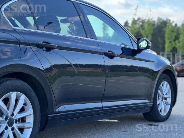 Black Volkswagen Passat B8 2016 in Valmiera, with an engine capacity of 2.00 L and mileage of 205 thousand km for 8290 €, photo 7 on AUTOMOTO.COM.LV