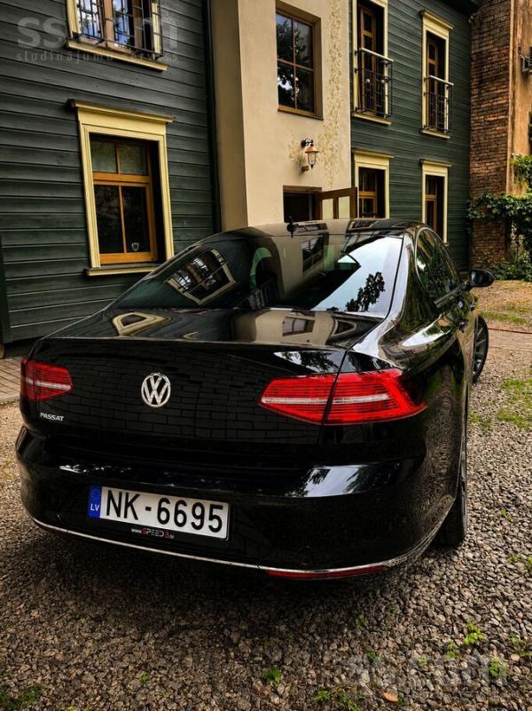 Black Volkswagen Passat B8 2016 in Riga, with an engine capacity of 2.00 L and mileage of 158 thousand km for 13000 €, photo 4 on AUTOMOTO.COM.LV