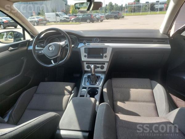 Black Volkswagen Passat B8 2016 in Riga, with an engine capacity of 2.00 L and mileage of 261 thousand km for 6900 €, photo 7 on AUTOMOTO.COM.LV