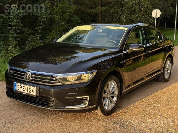 Black Volkswagen Passat B8 2016 in Siauliai, with an engine capacity of 1.40 L and mileage of 171 thousand km for 9950 €, photo 1 on AUTOMOTO.COM.LV