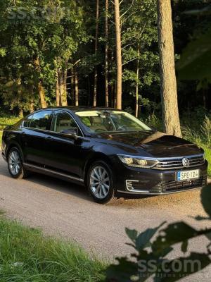 Melns Volkswagen Passat B8 2016 Šauļi, ar dzinēja tilpumu 1.40 L un nobraukumu 171 tūkst. km par 9950 €, foto 18 vietnē AUTOMOTO.COM.LV
