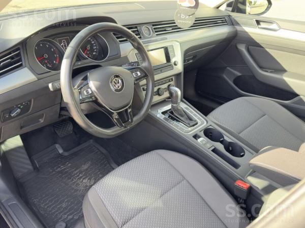 Black Volkswagen Passat B8 2016 in Riga, with an engine capacity of 1.40 L and mileage of 133 thousand km for 10500 €, photo 7 on AUTOMOTO.COM.LV