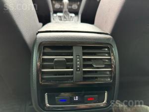 Black Volkswagen Passat B8 2017 in Madona, with an engine capacity of 2.00 L and mileage of 245 thousand km for 14550 €, photo 12 on AUTOMOTO.COM.LV
