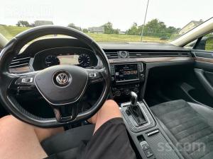 Black Volkswagen Passat B8 2017 in Madona, with an engine capacity of 2.00 L and mileage of 245 thousand km for 14550 €, photo 18 on AUTOMOTO.COM.LV