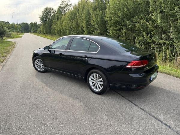 Black Volkswagen Passat B8 2017 in Tukums, with an engine capacity of 2.00 L and mileage of 273 thousand km for 9500 €, photo 3 on AUTOMOTO.COM.LV