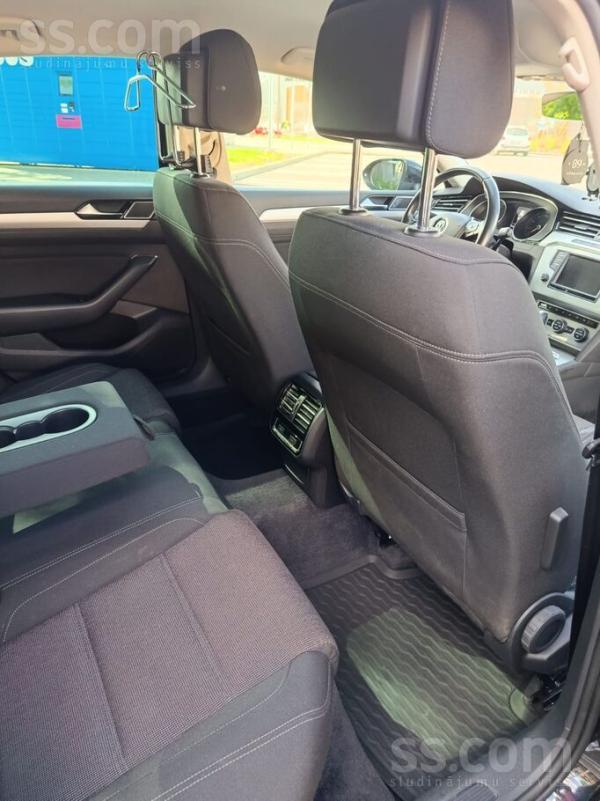 Black Volkswagen Passat B8 2017 in Riga, with an engine capacity of 1.40 L and mileage of 130 thousand km for 9950 €, photo 7 on AUTOMOTO.COM.LV