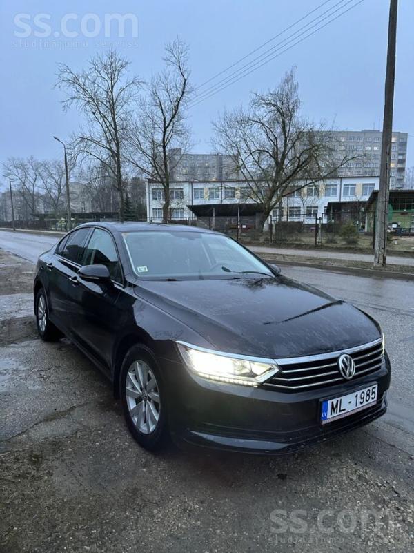 Black Volkswagen Passat B8 2018 in Daugavpils, with an engine capacity of 1.40 L and mileage of 166 thousand km for 9150 €, photo 1 on AUTOMOTO.COM.LV