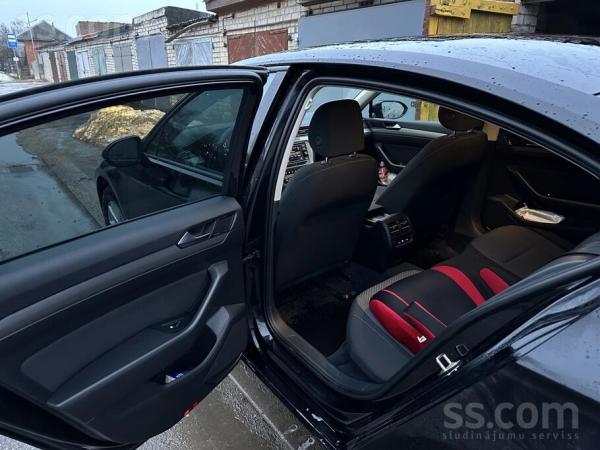 Black Volkswagen Passat B8 2018 in Daugavpils, with an engine capacity of 1.40 L and mileage of 166 thousand km for 9150 €, photo 8 on AUTOMOTO.COM.LV