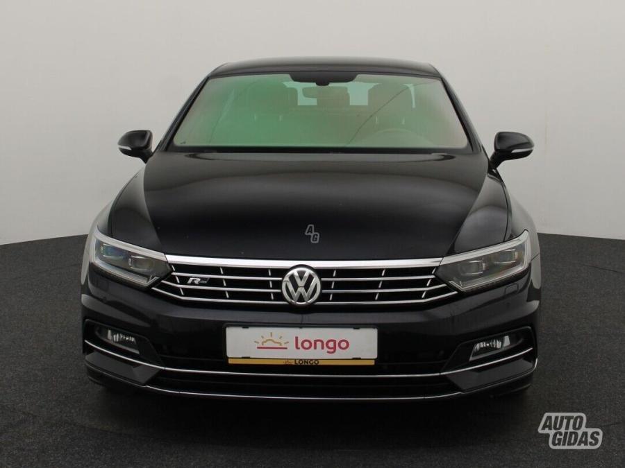 Black Volkswagen Passat B8 2018 in Vilnius, with an engine capacity of 1.40 L and mileage of 264 thousand km for 12999 €, photo 3 on AUTOMOTO.COM.LV