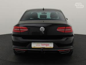 Black Volkswagen Passat B8 2018 in Vilnius, with an engine capacity of 1.40 L and mileage of 264 thousand km for 12999 €, photo 5 on AUTOMOTO.COM.LV