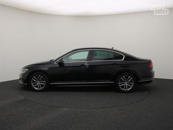 Black Volkswagen Passat B8 2018 in Vilnius, with an engine capacity of 1.40 L and mileage of 264 thousand km for 12999 €, photo 6 on AUTOMOTO.COM.LV