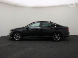Black Volkswagen Passat B8 2018 in Vilnius, with an engine capacity of 1.40 L and mileage of 264 thousand km for 12999 €, photo 6 on AUTOMOTO.COM.LV