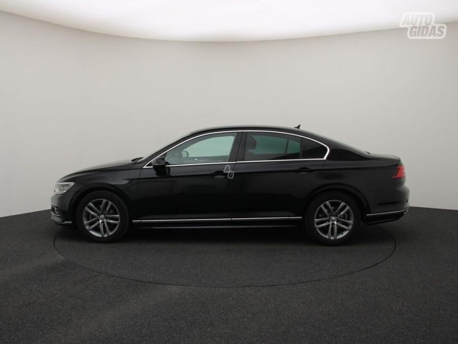 Black Volkswagen Passat B8 2018 in Vilnius, with an engine capacity of 1.40 L and mileage of 264 thousand km for 12999 €, photo 6 on AUTOMOTO.COM.LV