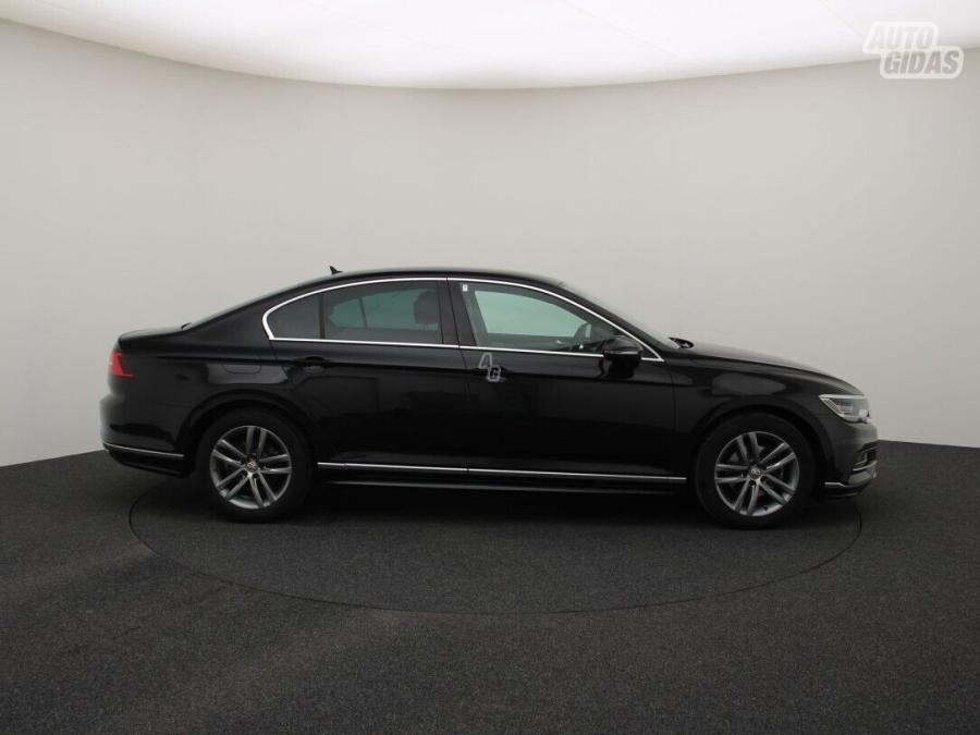 Black Volkswagen Passat B8 2018 in Vilnius, with an engine capacity of 1.40 L and mileage of 264 thousand km for 12999 €, photo 9 on AUTOMOTO.COM.LV