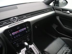 Black Volkswagen Passat B8 2018 in Vilnius, with an engine capacity of 1.40 L and mileage of 264 thousand km for 12999 €, photo 21 on AUTOMOTO.COM.LV