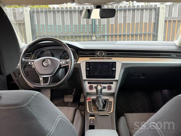 Black Volkswagen Passat B8 2018 in Riga, with an engine capacity of 1.40 L and mileage of 144 thousand km for 9450 €, photo 4 on AUTOMOTO.COM.LV