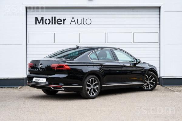 Black Volkswagen Passat B8 2019 in Riga, with an engine capacity of 1.50 L and mileage of 126 thousand km for 18950 €, photo 4 on AUTOMOTO.COM.LV