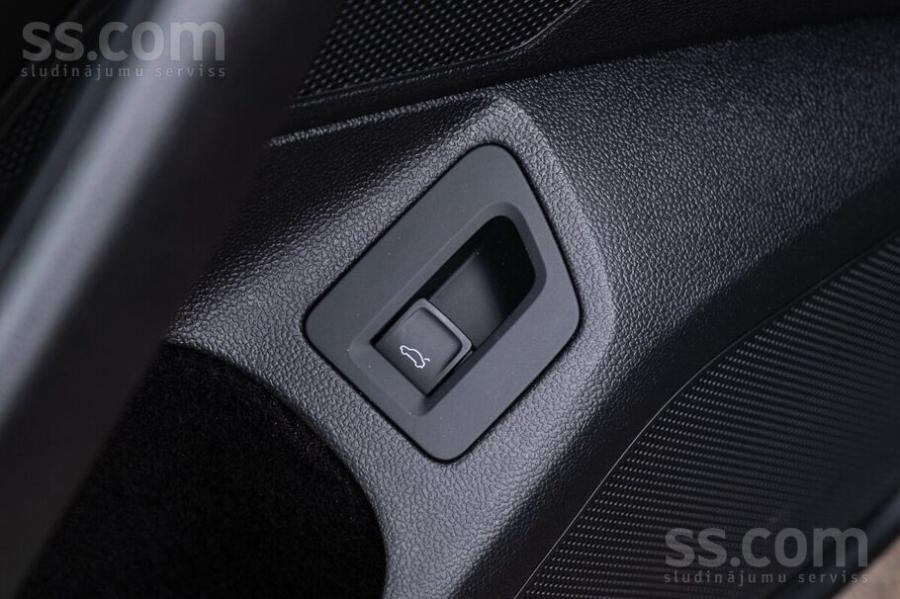 Black Volkswagen Passat B8 2019 in Riga, with an engine capacity of 1.50 L and mileage of 126 thousand km for 18950 €, photo 19 on AUTOMOTO.COM.LV