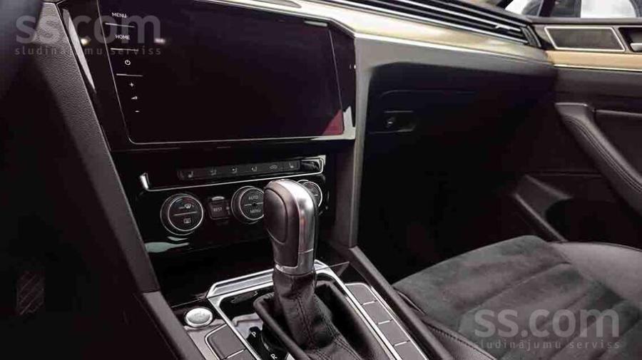 Black Volkswagen Passat B8 2019 in Riga, with an engine capacity of 2.00 L and mileage of 96 thousand km for 17500 €, photo 3 on AUTOMOTO.COM.LV