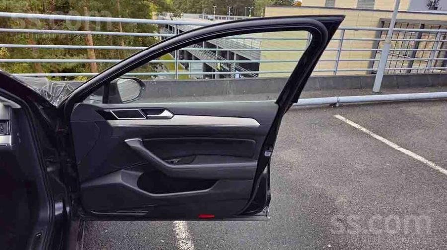 Black Volkswagen Passat B8 2019 in Riga, with an engine capacity of 2.00 L and mileage of 96 thousand km for 17500 €, photo 8 on AUTOMOTO.COM.LV