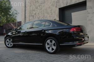 Black Volkswagen Passat B8 2020 in Riga, with an engine capacity of 2.00 L and mileage of 121 thousand km for 21550 €, photo 3 on AUTOMOTO.COM.LV