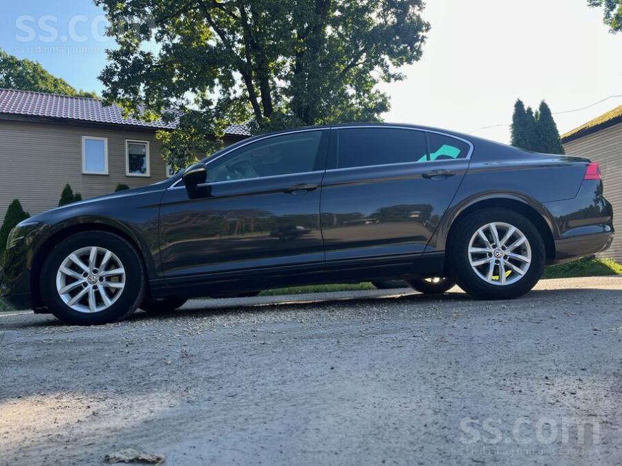 Black Volkswagen Passat B8 2021 in Riga, with an engine capacity of 1.50 L and mileage of 98 thousand km for 15800 €, photo 4 on AUTOMOTO.COM.LV