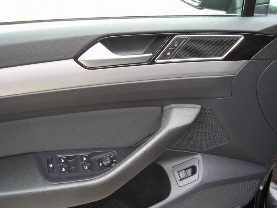 Melns Volkswagen Passat B8 2014 Sigulda, ar dzinēja tilpumu 2.00 L un nobraukumu 258 tūkst. km par 9350 €, foto 19 vietnē AUTOMOTO.COM.LV