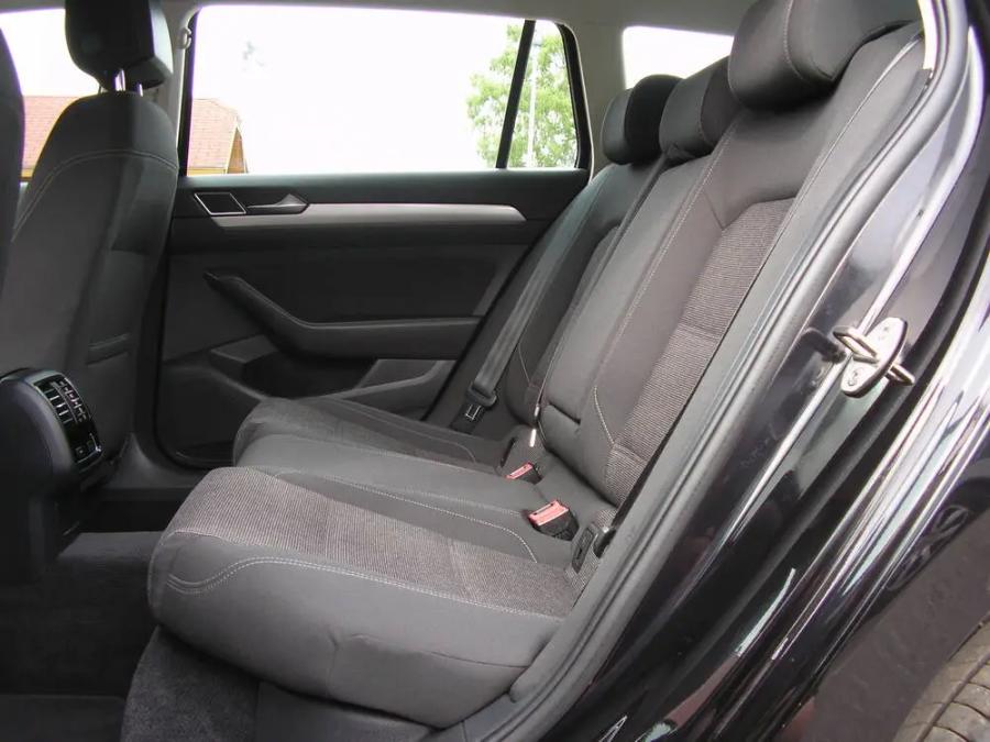 Melns Volkswagen Passat B8 2014 Sigulda, ar dzinēja tilpumu 2.00 L un nobraukumu 258 tūkst. km par 9350 €, foto 22 vietnē AUTOMOTO.COM.LV