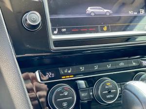 Melns Volkswagen Passat B8 2014 Rīga, ar dzinēja tilpumu 2.00 L un nobraukumu 219 tūkst. km par 15490 €, foto 15 vietnē AUTOMOTO.COM.LV