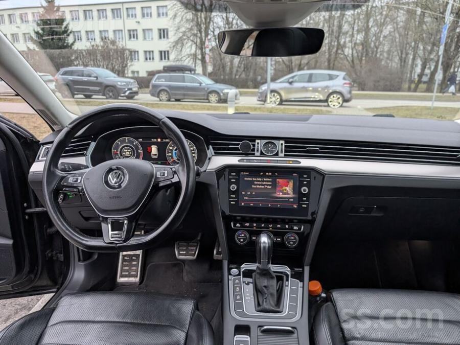 Melns Volkswagen Passat B8 2015 Rīga, ar dzinēja tilpumu 2.00 L un nobraukumu 188 tūkst. km par 18999 €, foto 3 vietnē AUTOMOTO.COM.LV