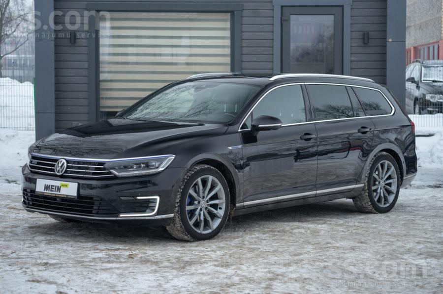 Black Volkswagen Passat B8 2015 in Liepaja, with an engine capacity of 1.40 L and mileage of 262 thousand km for 16000 €, photo 1 on AUTOMOTO.COM.LV